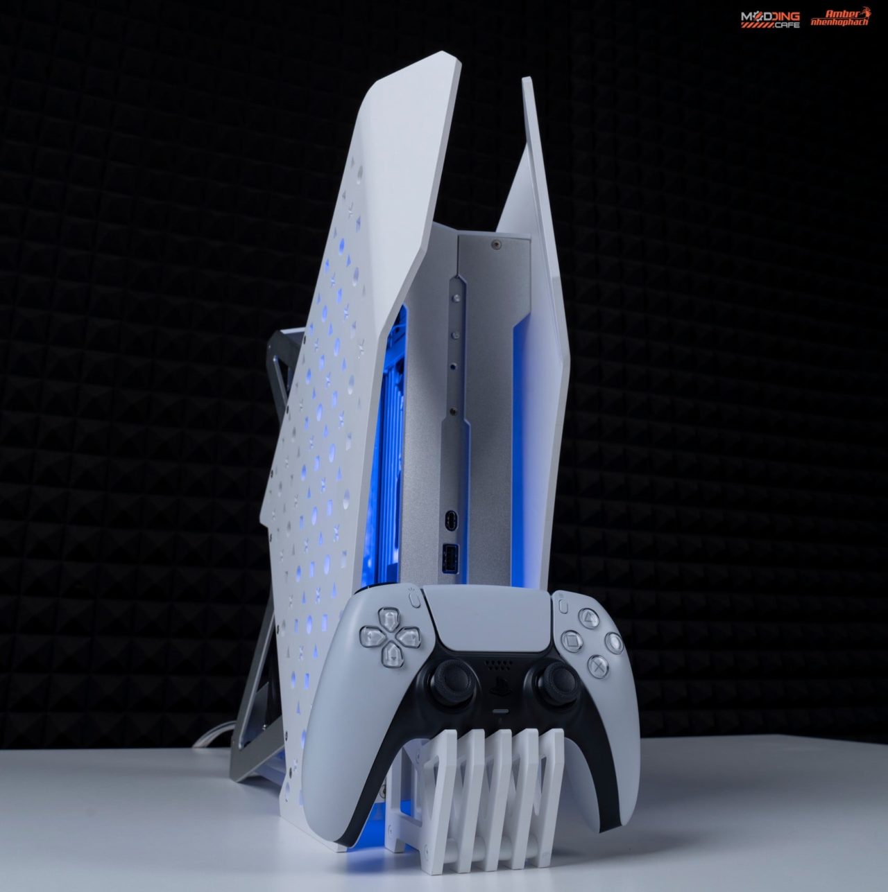 PC modder creates fully functioning water cooled PlayStation 5 | VGC