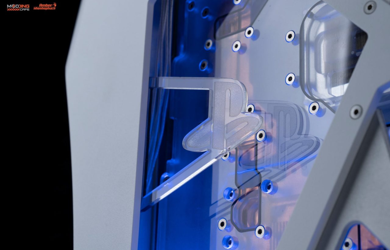 PC modder creates fully functioning water cooled PlayStation 5 | VGC