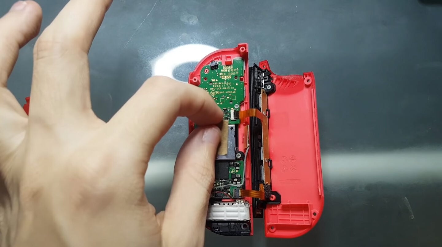 YouTuber ‘fixes’ Switch Joy-Con drift with a piece of cardboard | VGC