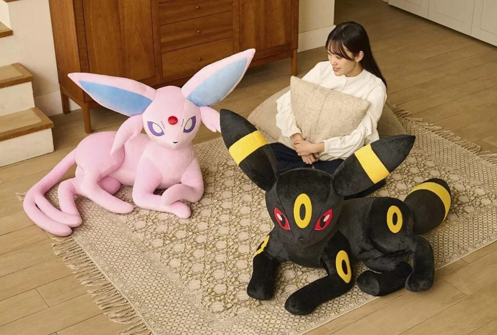 ‘Life size’ Pokémon plushes of Umbreon and Espeon are out now | VGC